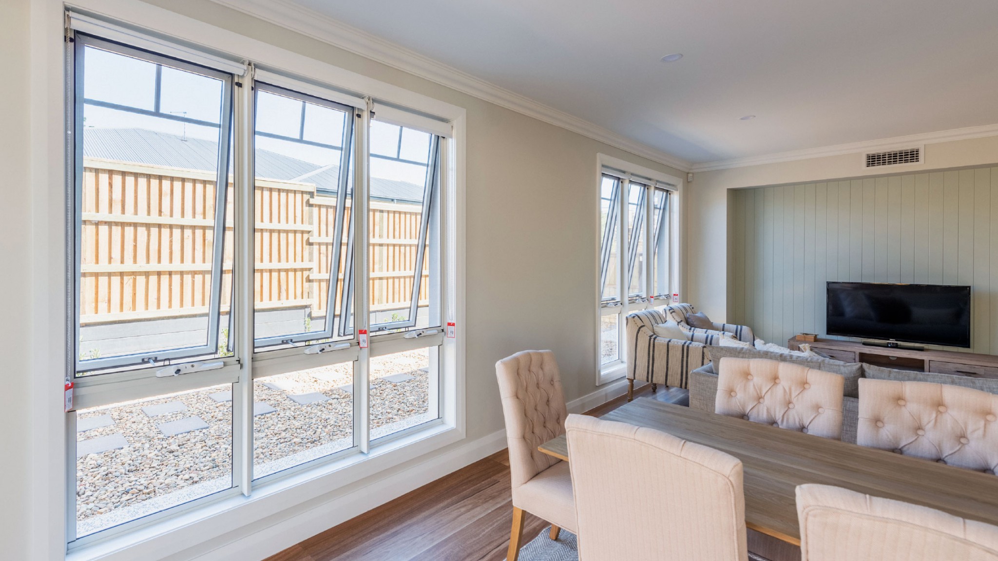 Aluminium Awning Windows - Bradnam's Windows & Doors