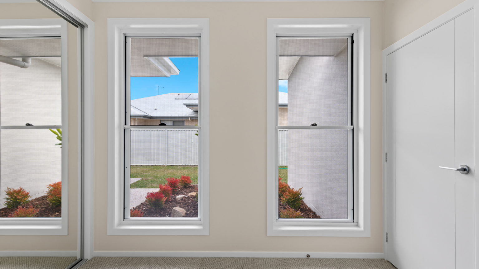 Aluminium Double Hung Windows - Bradnam's Windows & Doors